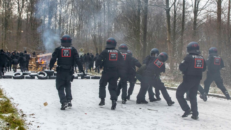 Beweissicherungs- und Festnahmeeinheit (BFE) | Polizei NRW Beweissicherungs- und Festnahmeeinheit (BFE) | Polizei NRW
